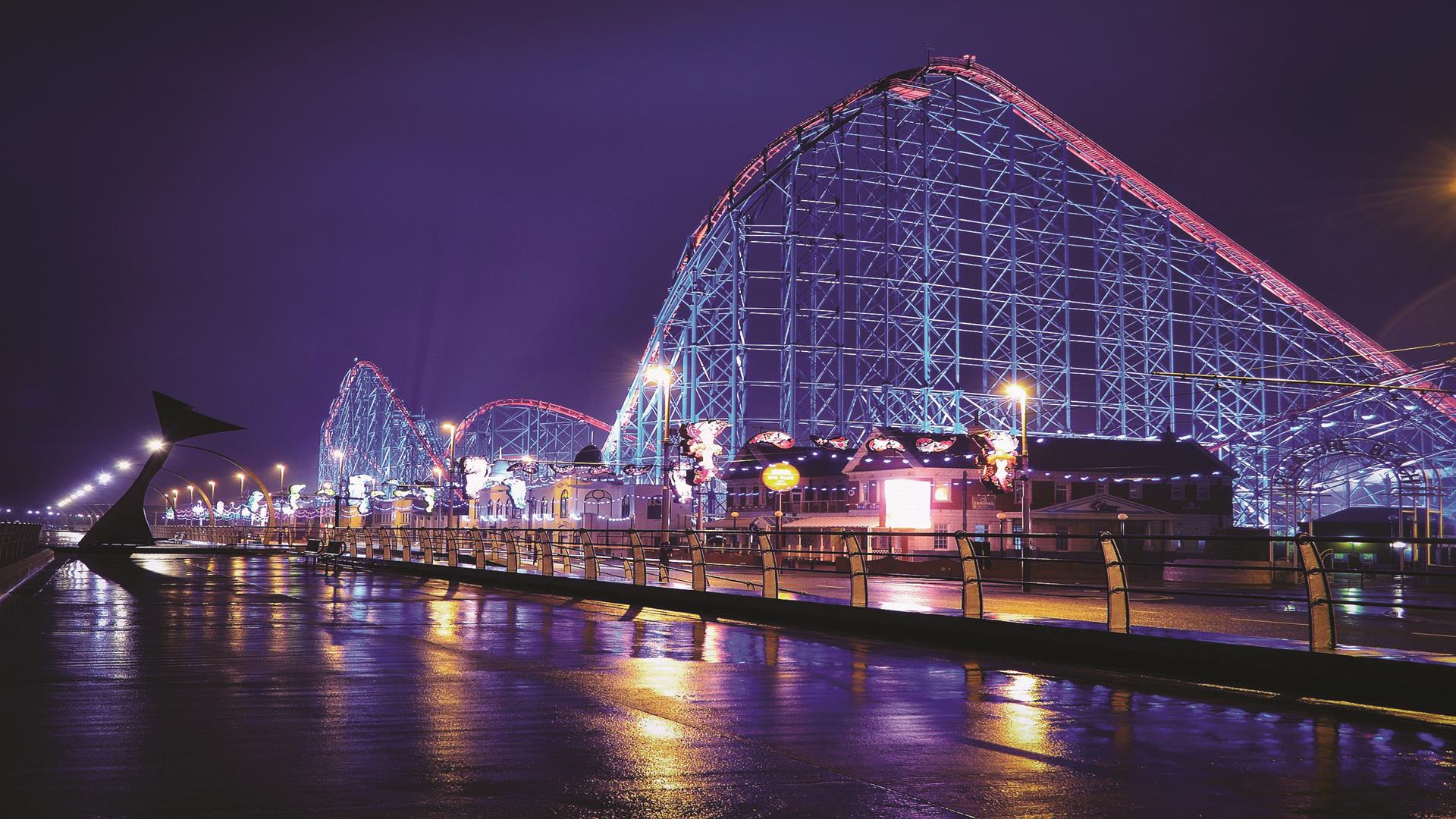 Coach Holidays to Blackpool 2026 | Illuminations & More | Grand UK