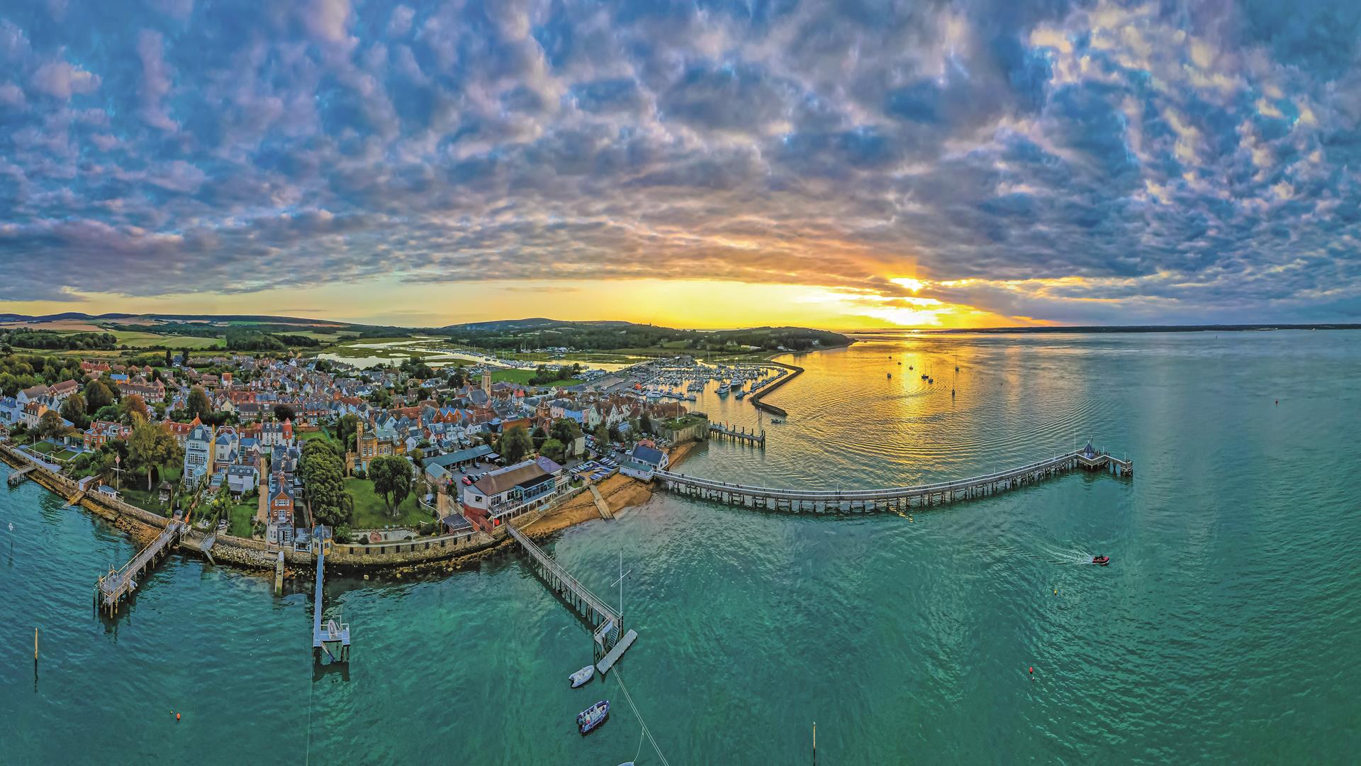 Coach Holidays to the Isle of Wight 2026 | Island Breaks | Grand UK