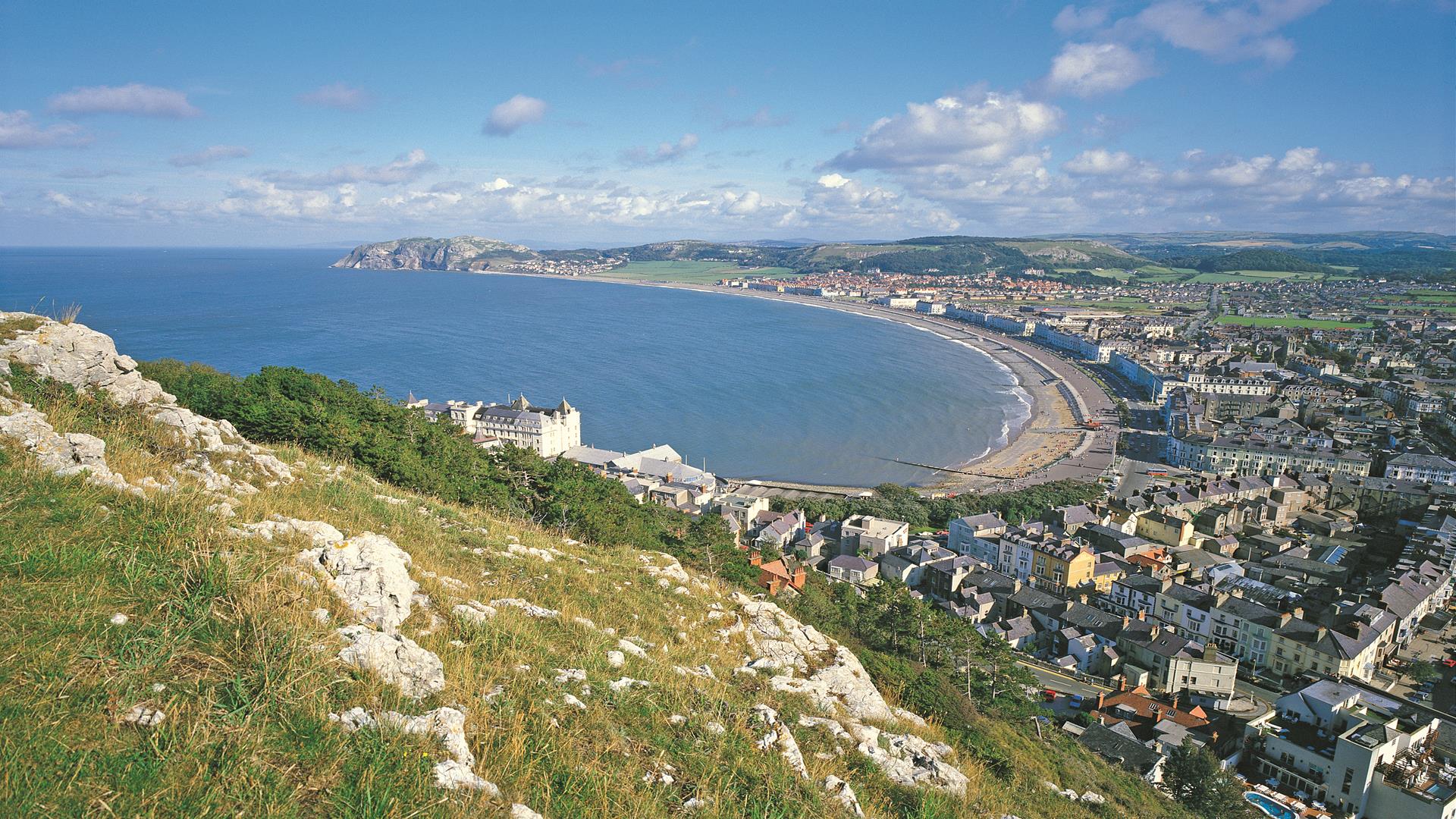 Coach Holidays to Llandudno 2026 | North Wales Seaside | Grand UK