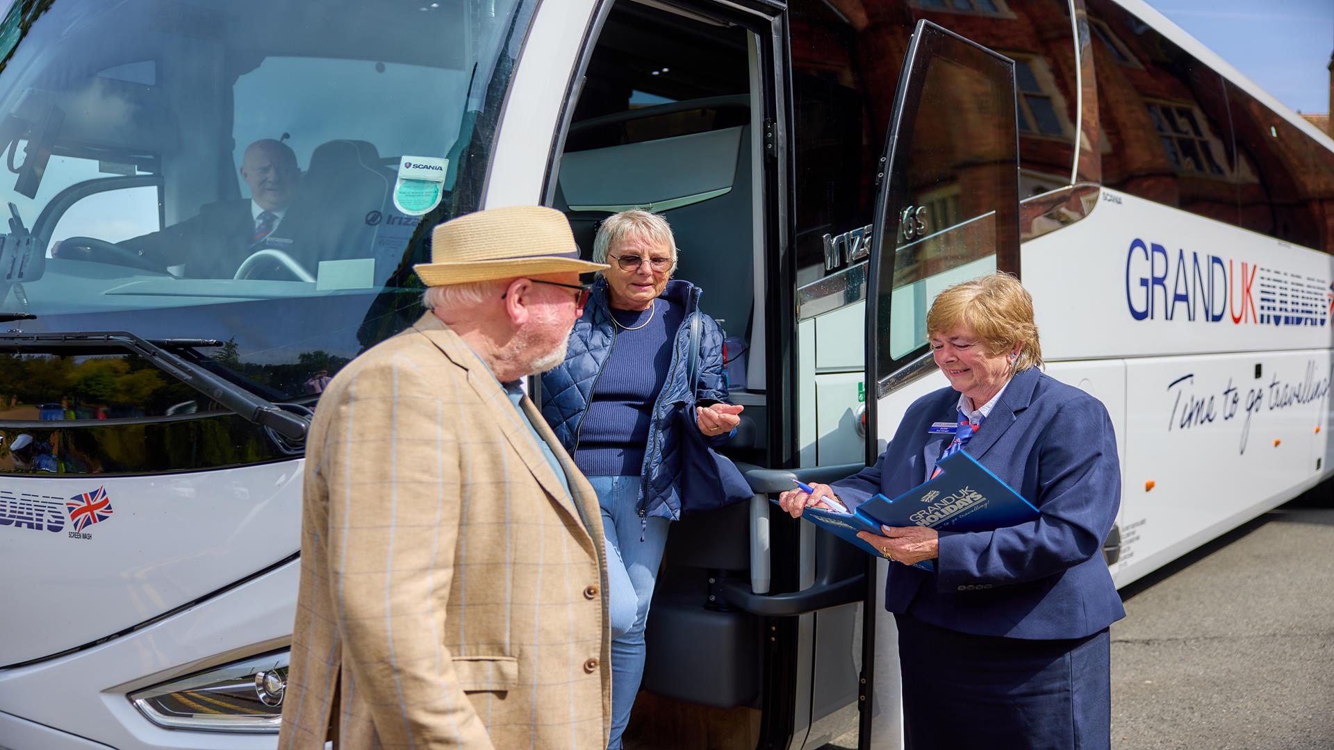 What Is a Coach Tour? | GrandUK